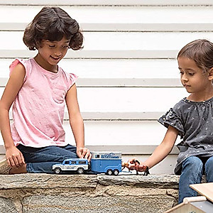 Breyer Horses Farms Land Rover and Tag-a-Long Trailer and Playset | Die Cast | 3.25” H x 10.5” L x 2.5” D | 2 Stablemates Horses Included | 1:32 Scale | Model #59216, Multi