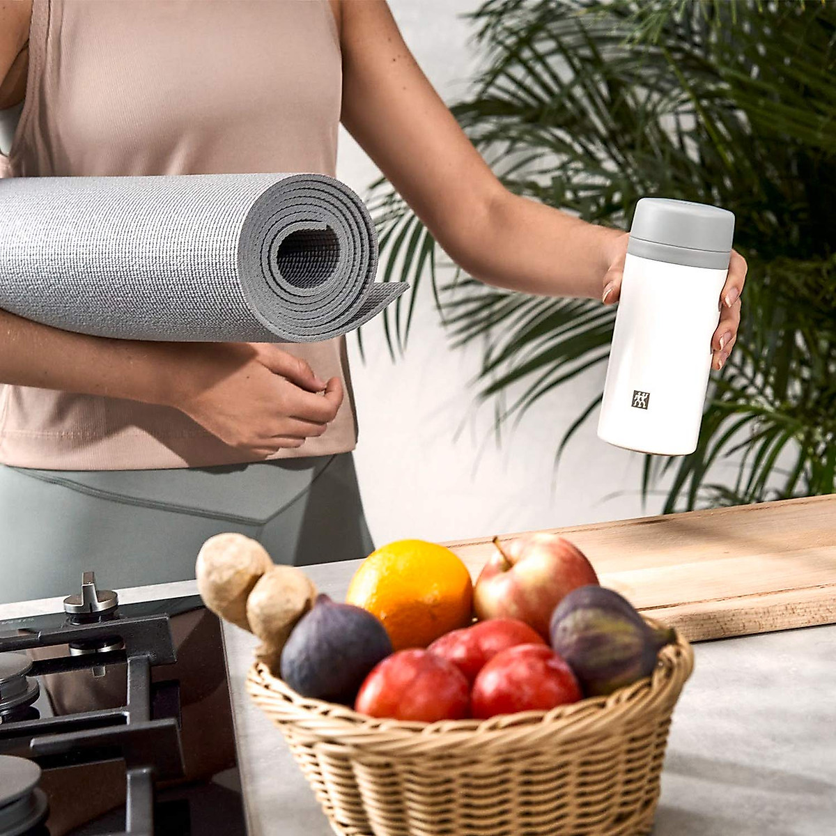 Zwilling Thermo Thermos Flask, Integrated Filter Insert, Vacuum Flask for Tea & Infused Water, Double Wall Insulation, 420 ml, Height: 17,2 cm, Black