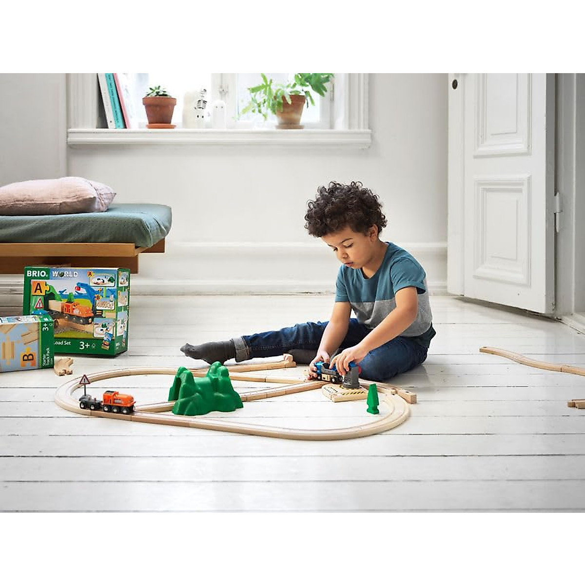 BRIO Starter Lift&Load Set Wooden Toy Train Durable | Child Safe | Encourages Creativity | Compatible with All Wooden Railway Sets | Includes Engine, Lorry, Wagon, Track and More
