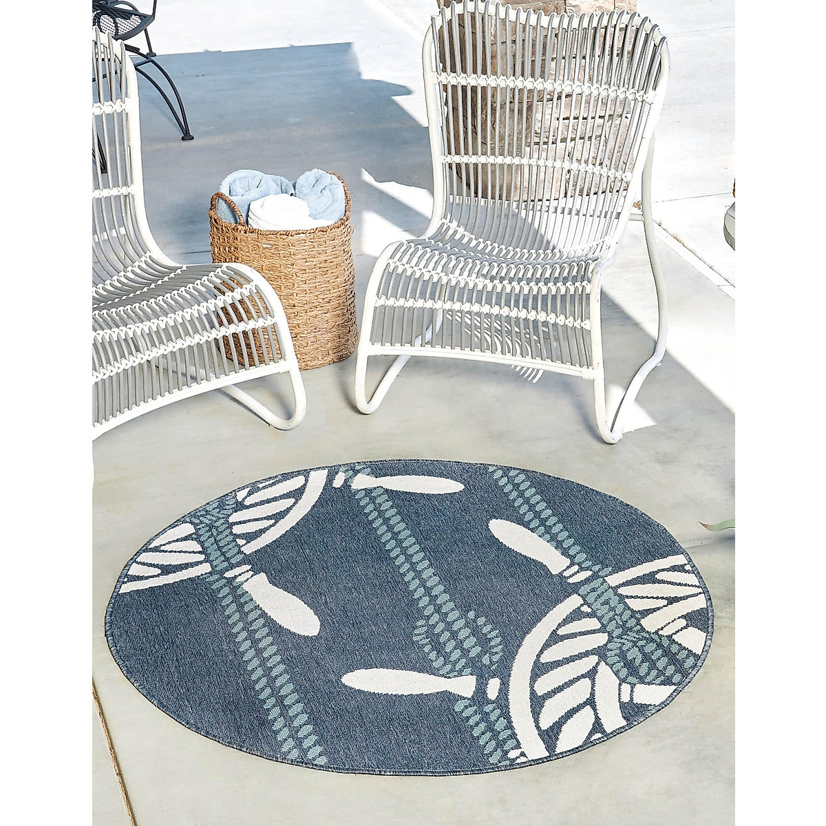 Unique Loom Outdoor Coastal Collection Area Rug - Helm (7' 1" Round, Navy Blue/ Ivory)
