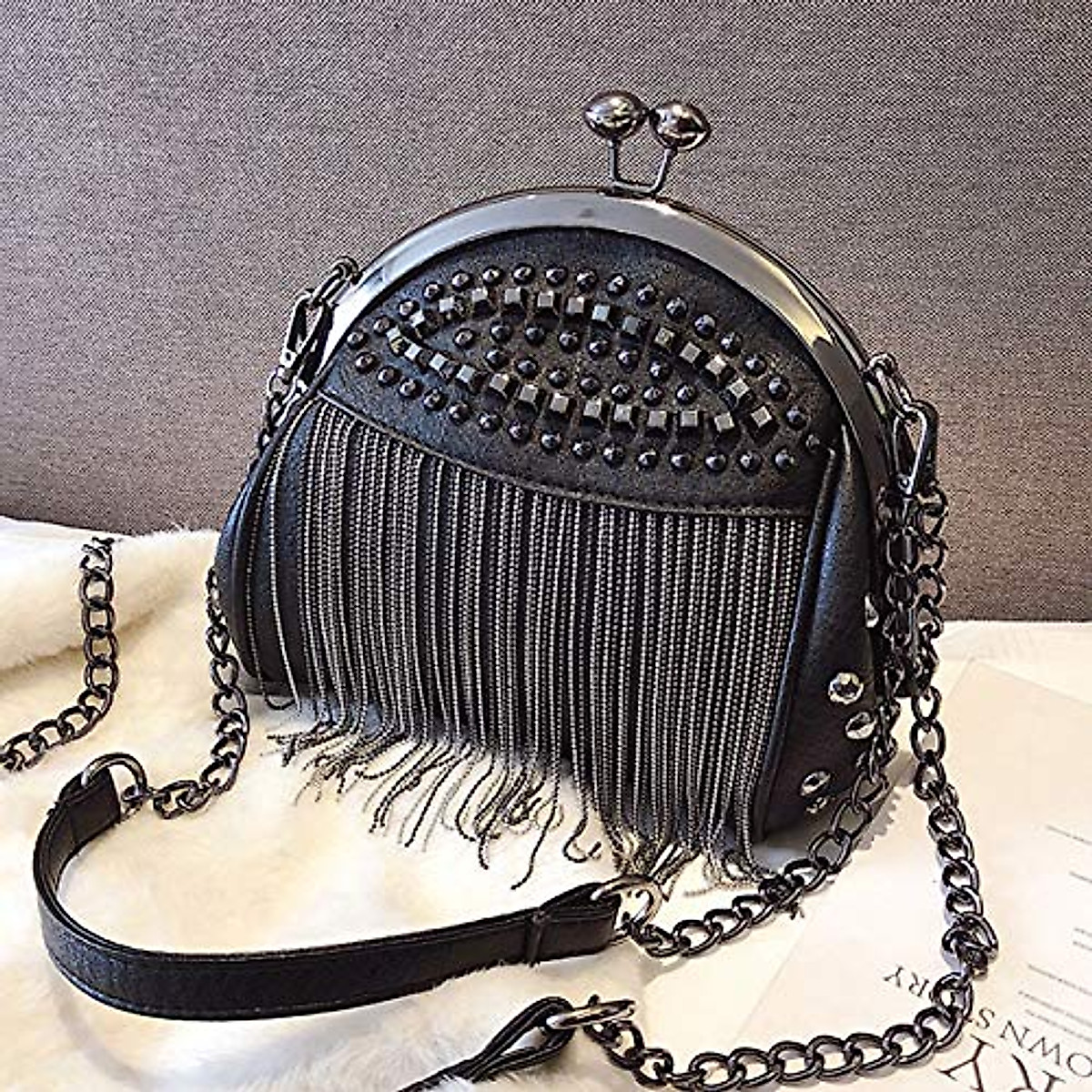 Heidi Women's Small Studs Crossbody Handbag Fashion Shell Shape Shoulder Messenger Bag (Black(tassel))