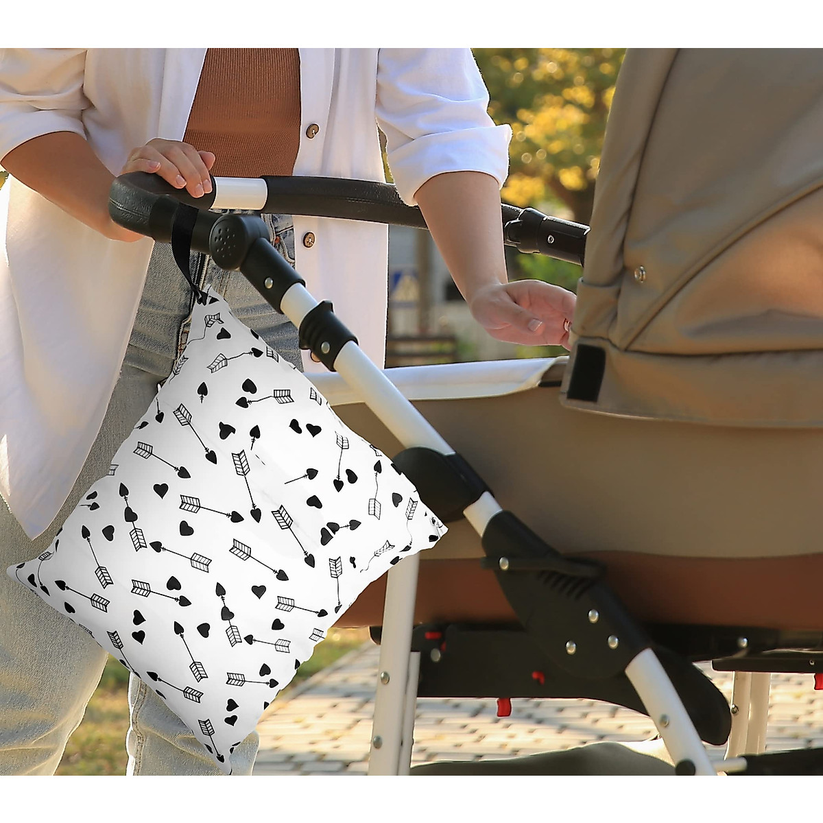 CasenBag Black Arrows Wet and Dry Diapers Bag with Wet Wipes Cases and Case for storing personal belongings