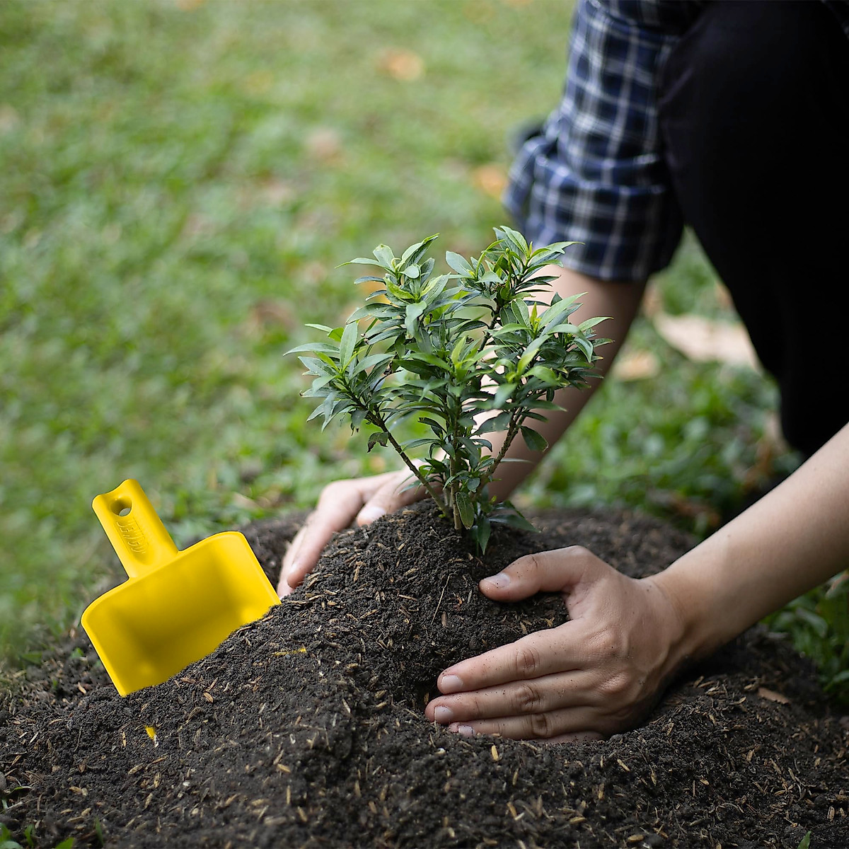 Vikan Remco 63006 Color-Coded Plastic Hand Scoop - BPA-Free Food-Safe Kitchen Utensils, Restaurant and Food Service Supplies, 16 oz, Yellow