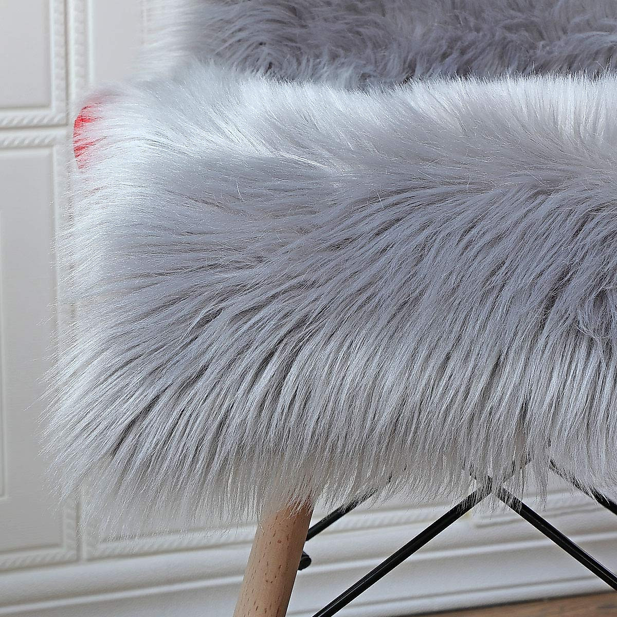 HLZHOU Soft Faux Fur Rug White Sheepskin Chair Cover Seat Pad Shaggy Area Rugs for Bedroom Sofa Living Room Floor (Gray, 2x3 Feet)
