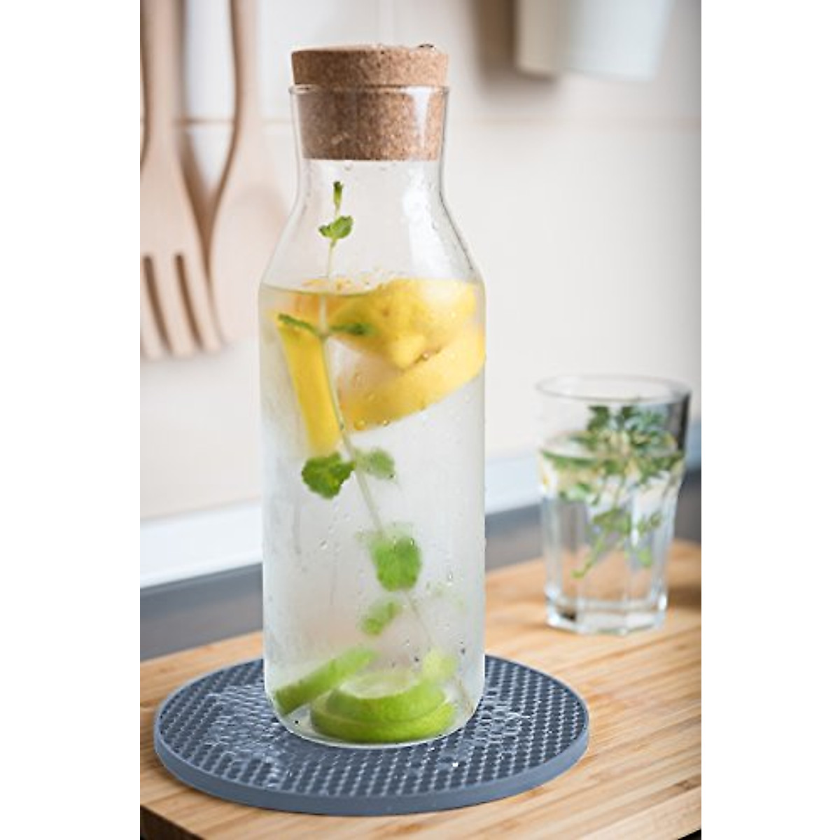 Silicone Trivet Mats - Pot Holders - Drying Mat Our potholders Kitchen Tools is Heat Resistant to 440°F, Non-Slip Durable Flexible Easy to wash and Dry and Contains 4 pcs by Q's INN.