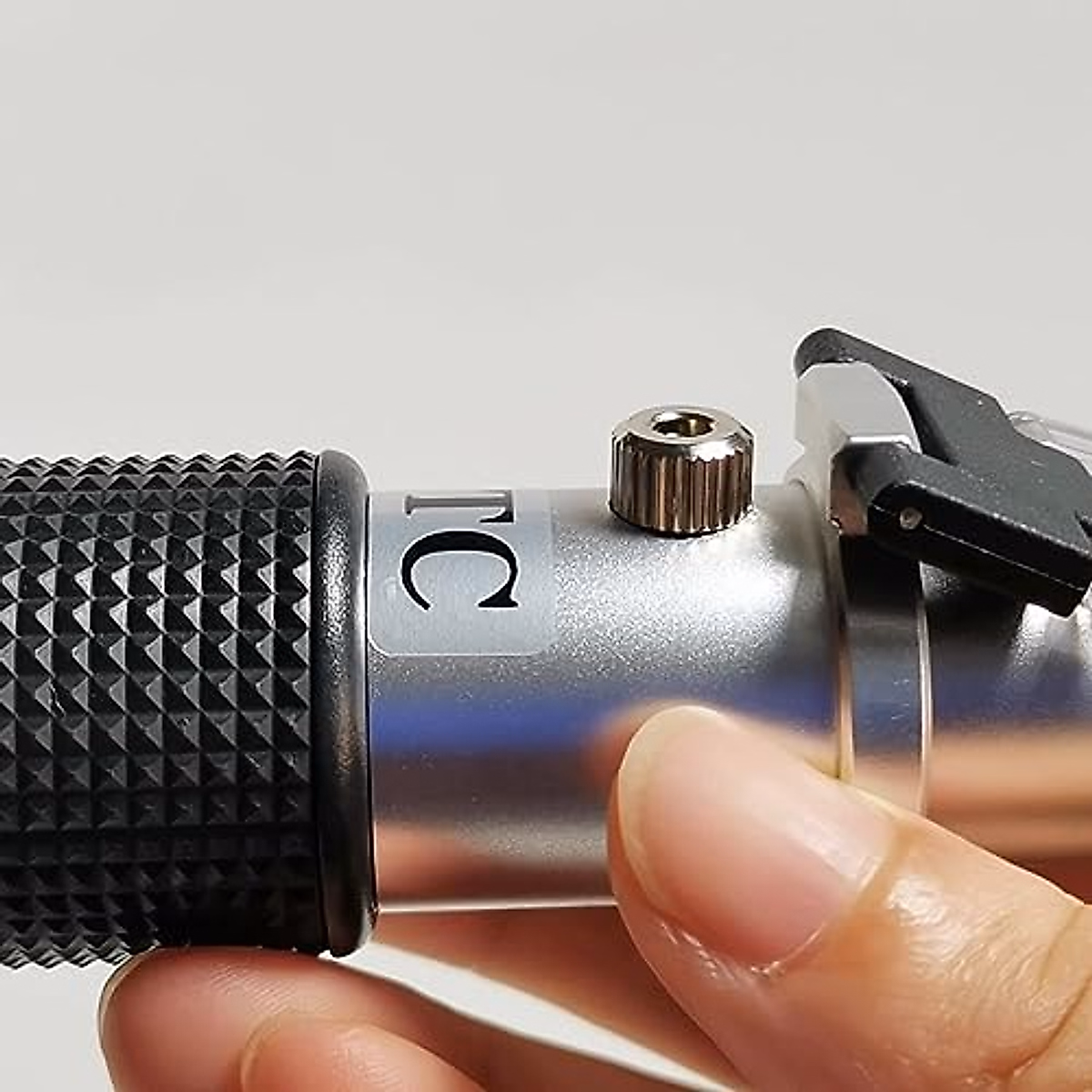 Salinity Refractometer 0~28% Scale Range, Measuring Sodium Chloride Content in Brine, Seawater and Industry. Salinometer for Food with Automatic Temperature Compensation (ATC)