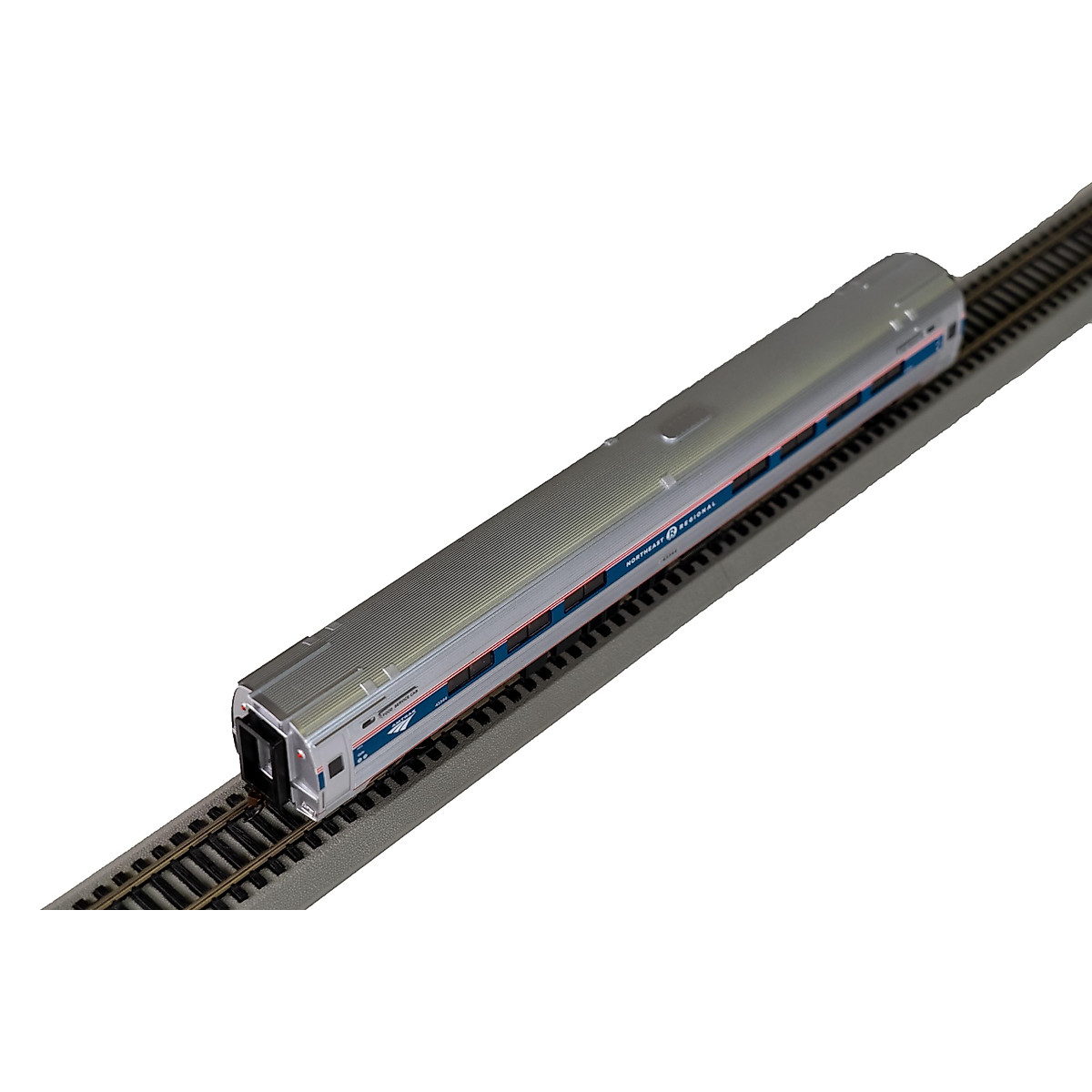 Bachmann Trains - 85' Budd Amtrak AMFLEET - I CAFÉ CAR - Northeast Regional Phase VI #43344 - HO Scale