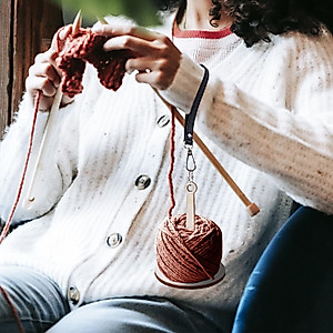 Wrist Yarn Holder, Portable Wrist Yarn Ball Holder Mini Stand Wood Minder with Leather Wristband Wooden Spinning Yarn Organizer for Knitting and Crochet Supplies