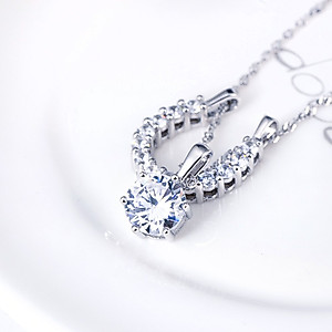 DAOCHONG Elegant 925 Sterling Silver Cubic Zirconia Horseshoe Pendant Necklace for Women Horse Lover, 18 inch Chain