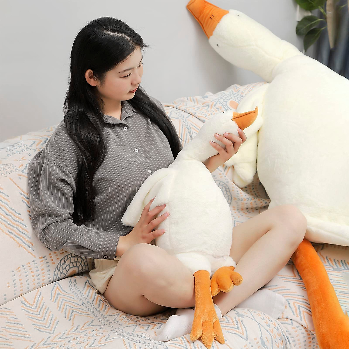 IEVEY 35'' Great Goose Stuffed Animal,Big Huge Goose Plush Pillow Toy,Super Soft Duck Plush Toy,Cute Giant White Swan Plushie Hugging Pillow for Girls Boys