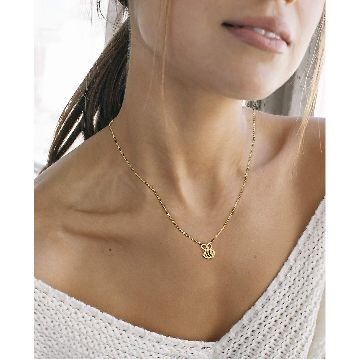 Altitude Boutique Bumble Bee Necklace, Honey Bee Necklace MotherÍs Day, Birthday, Engagement, ValentineÍs Day, Anniversary (Gold)