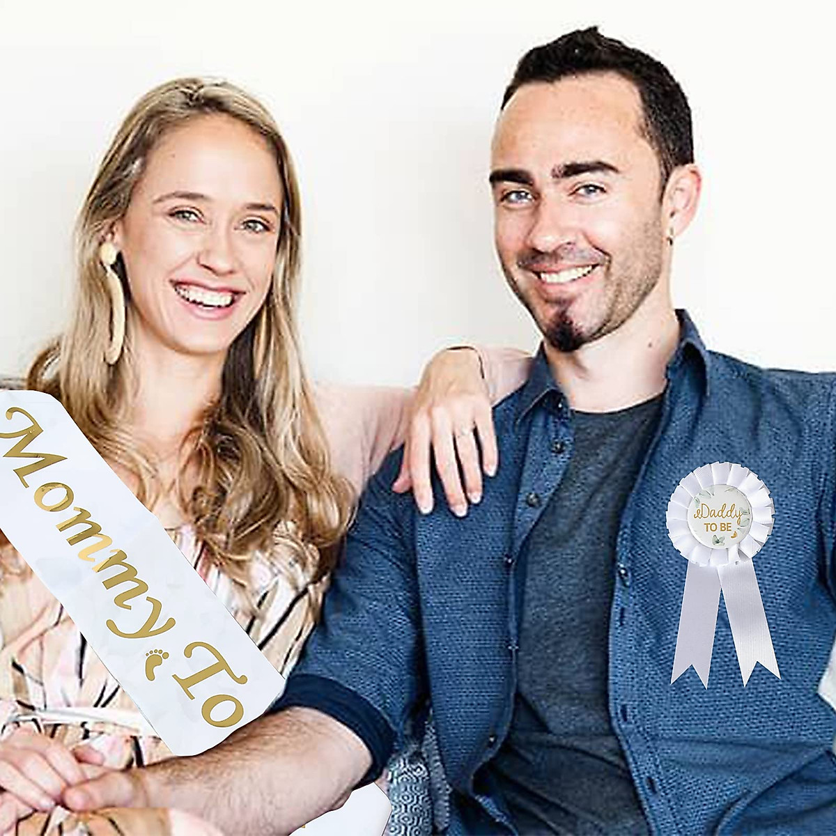 PATICARRY NEW HAPPYLAND - Neutral Maternity Sash & Daddy to Be Tinplate Badge Pin - Gender Reveal Party Neutral Sage Green - Sash Leaves Greenery Mom to be & New Dad Baby