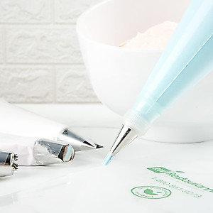 Restaurantware Pastry Tek Piping Tip 1 Open Star Decorating Tip - #18 Dent-Resistant Stainless Steel Icing Tip Dishwasher-Safe Decorate Cupcakes Cakes or Cookies