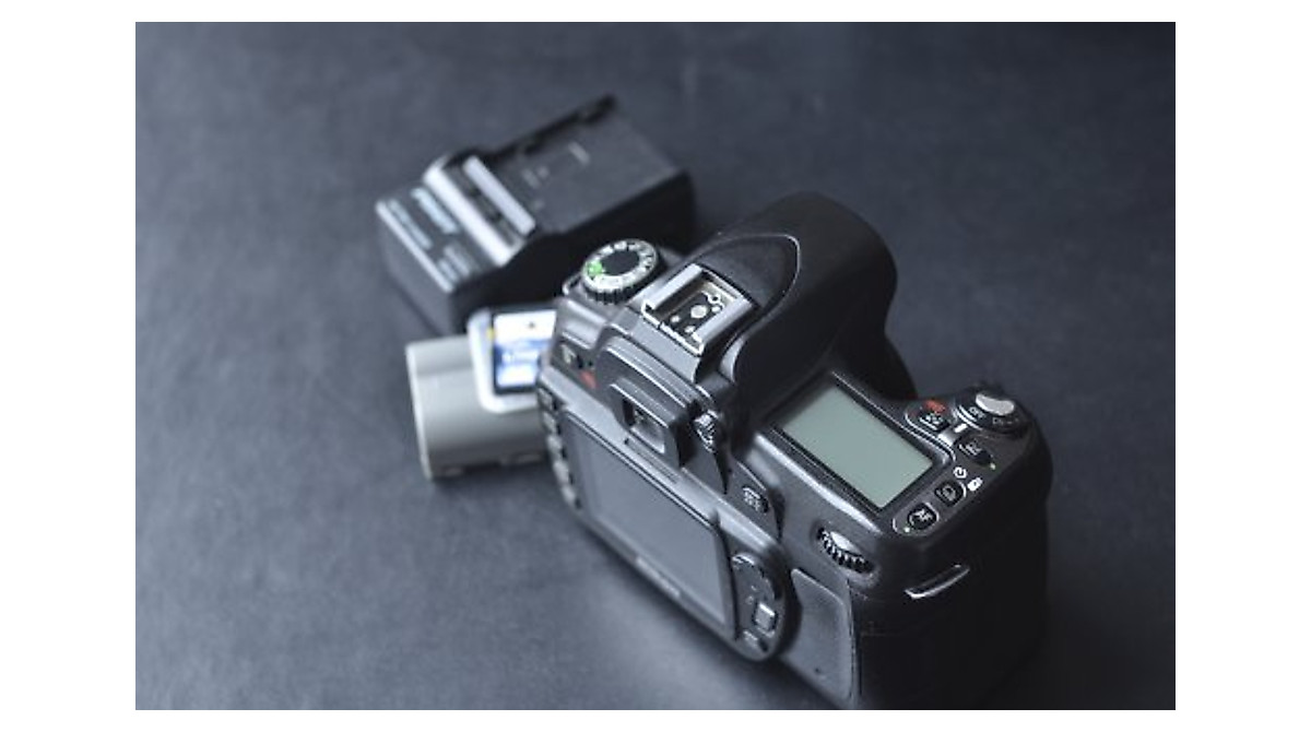 Nikon D80 DSLR Camera - High-Resolution 10.2MP for Creative Photography