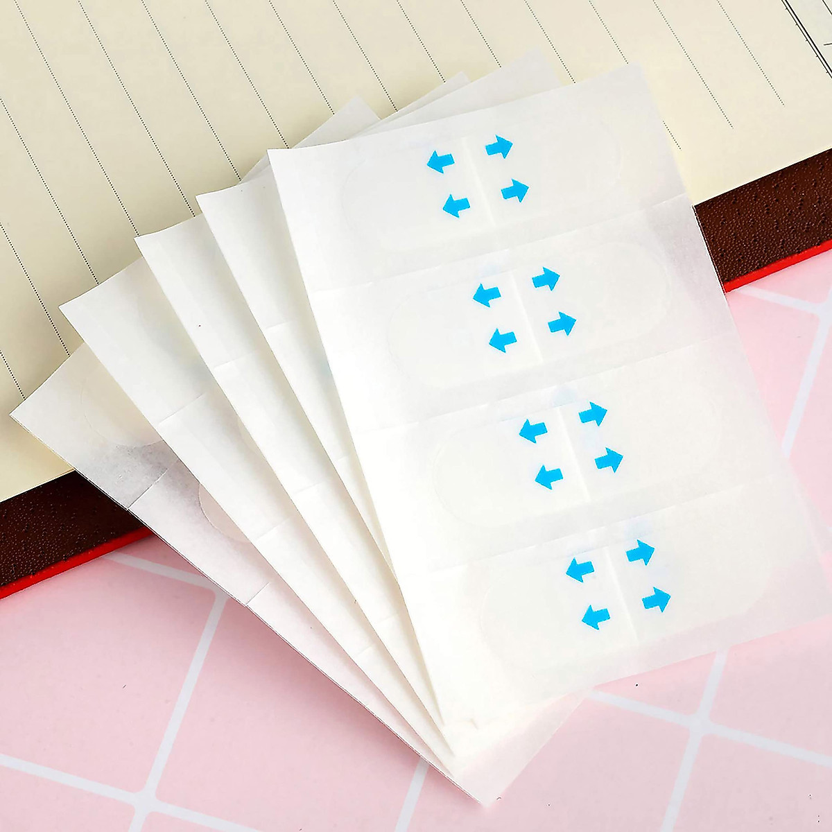 Yaomiao 200 Pieces Face Lift Tape Face Lifting Sticker Invisible Thin Face Stickers V-Shape Face Lift Tape Make-up Face Lift Tools for Face