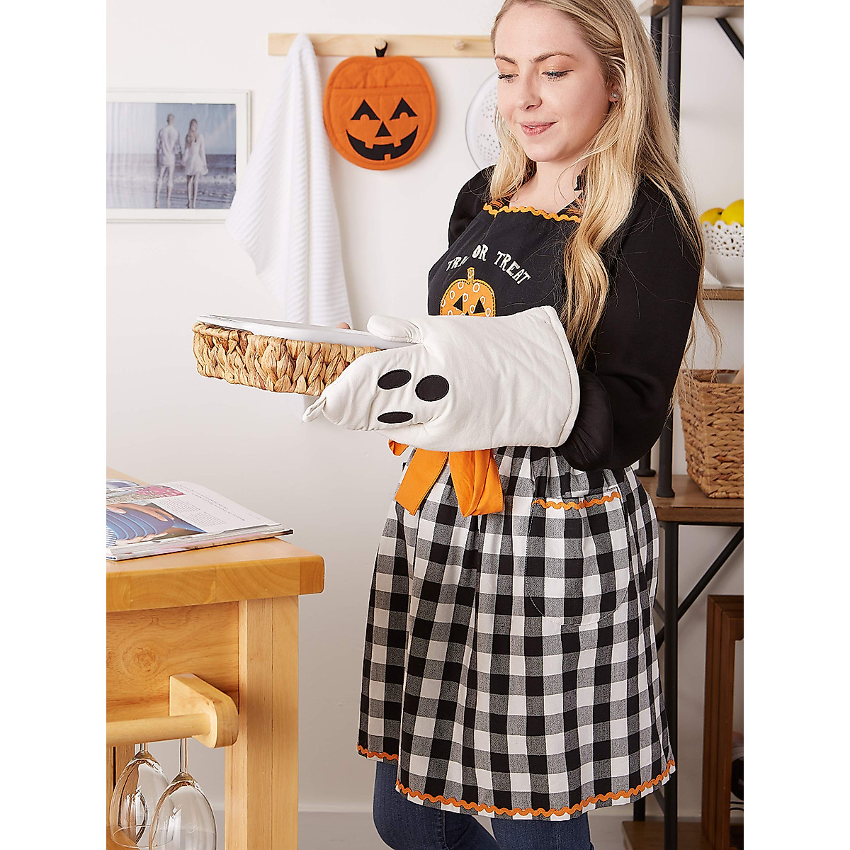 DII Halloween Cooking & Baking Collection Kitchen Accessories, Apron & Oven Mitt Set, Skeleton, 2 Piece