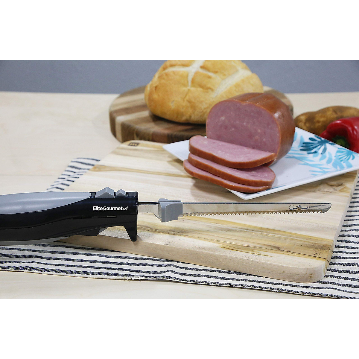 Elite Cuisine EK-570B Electric Knife with 2 Serrated Blades and Easy Eject, Black (Stainless Steel)