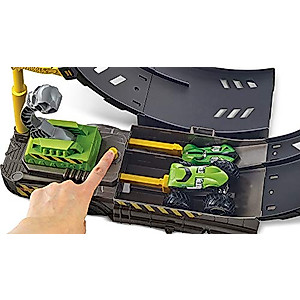 Hot Wheels Monster Truck Epic Loop Challenge Play Set with Truck and car