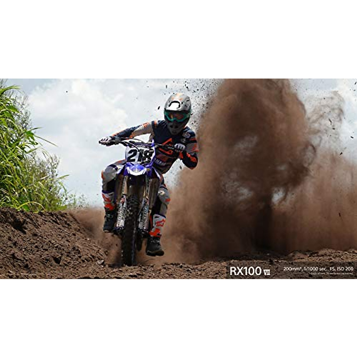 Sony RX100 VII Premium Compact Camera with 1.0-type stacked CMOS sensor (DSCRX100M7)