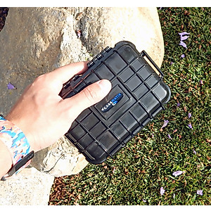 CASEMATIX Travel Case Compatible with GPS Garmin inReach Messenger Satellite Communicator and Accessories in a Rugged, Waterproof Shell, Includes Case Only with Custom Foam