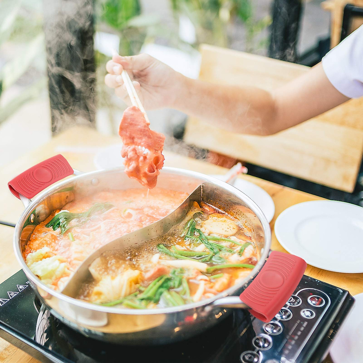 2 Pairs Silicone Assist Handle Holder Heat Insulated Hot Pot Grip Handle Cover Sleeve Grip for Cast Iron Woks, Pans, Griddles, Skillets, Plates (Red and Black)