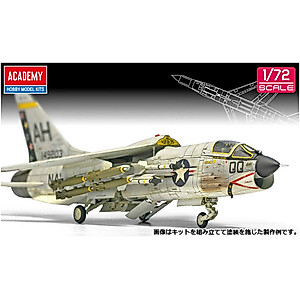 Academy USN F-8E VF-162 "The Hunters" Model Kit