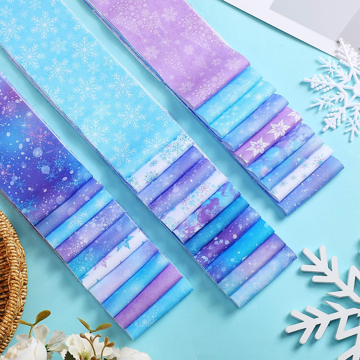 Ganeen 150 Pcs 2.56 Inch Winter Fabric Patchwork Roll Snowflake Quilting Fabric Roll Fabric Quilting Strips Snowflake Printed Sewing Fabric for DIY Crafts