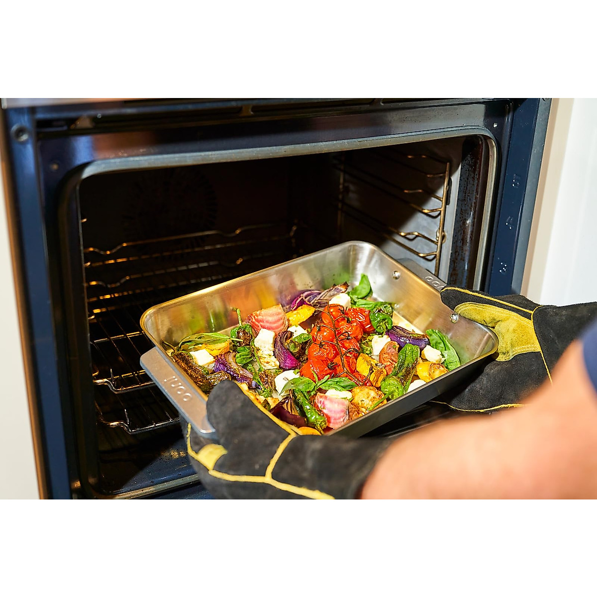 ooni Medium 15" x 10" Roasting Pan - Non Stick Stainless Steel Roasting Tray with Rack and Wooden Carving Meat Board, Ovensafe Cookware, Roaster Tin