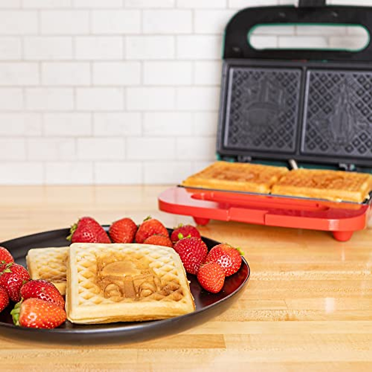 Uncanny Brands WM2-SRW-BBF Star Wars Boba Fett Double-Square Waffle Maker, 9" x 9", Green