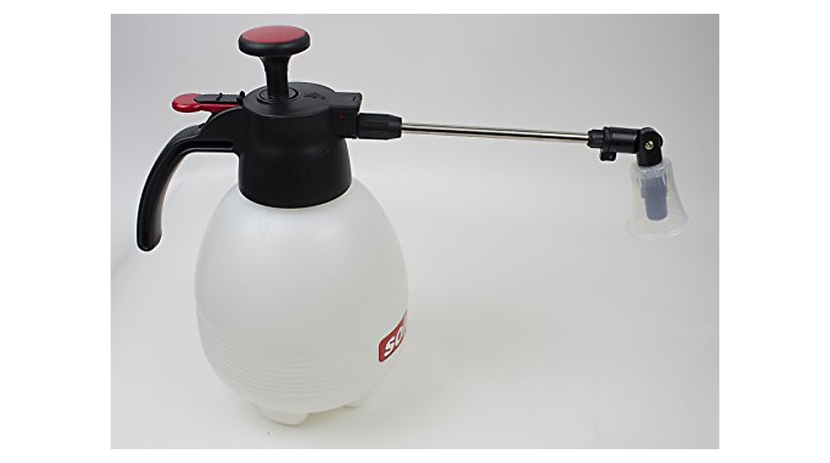 Solo 419 2-Liter Pressure Sprayer - Tough & Versatile