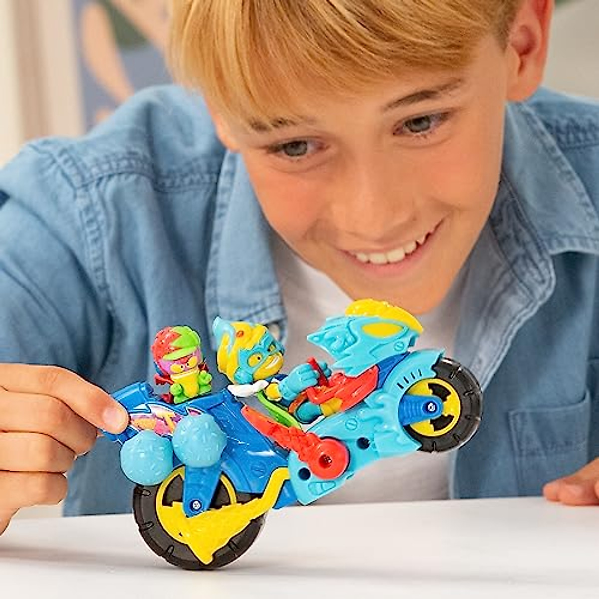 SUPERTHINGS Turbo Ice Scooter with Catapult Ice Cream Ball Launcher, Includes 1 Kazoom Kid and 1 SuperThing