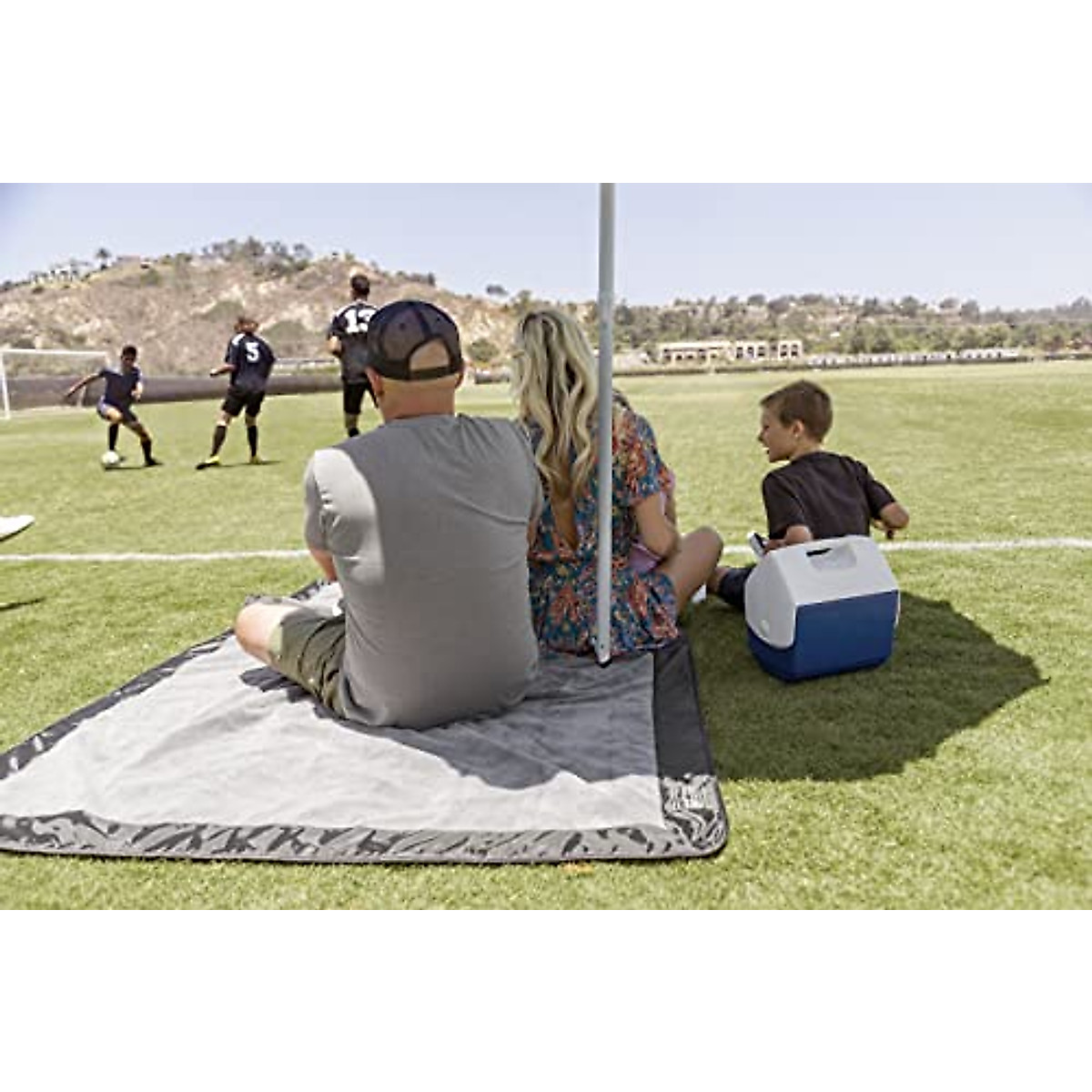 Sport-Brella SunSoul Outdoor Blanket with Slit for Umbrella Pole, Fleece and Water-Resistant for The Beach, Camping, and Picnics, Black