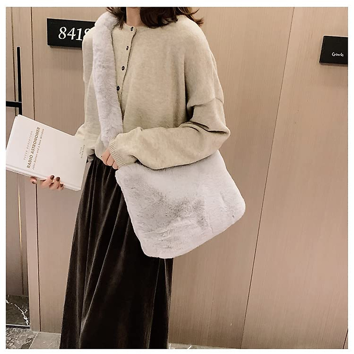 Plush Underarm Bag Ladies Faux Fur Fluffy Crossbody Shoulder Bag Women Soft Furry Tote Handbag for Autumn and Winter