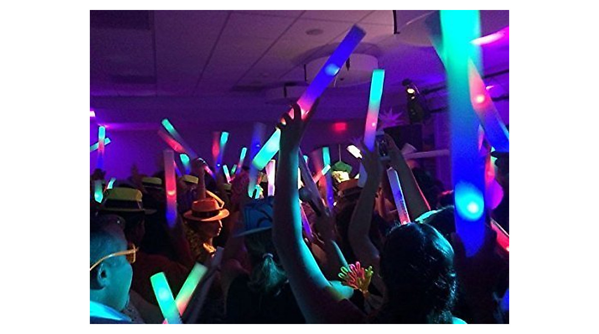 100 LED Foam Sticks - Flashing Glow Wands for Events