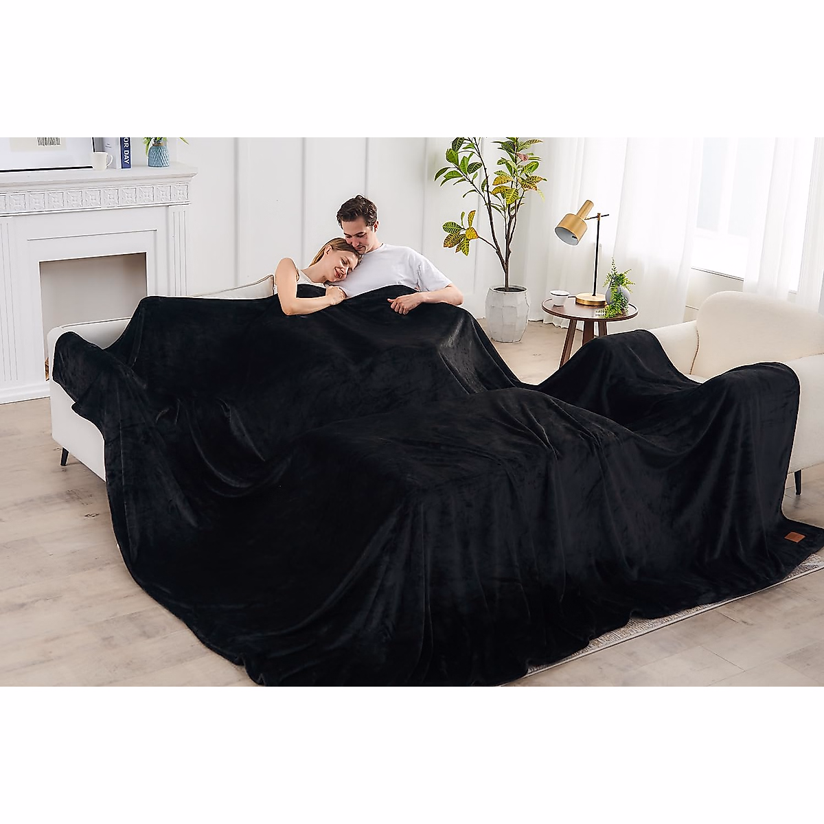 Commollis Oversized King Fleece Blanket 120x120 Inches, A whole Giant Huge seamless blanket for Families, Couples & Friends - Extra Large Big Soft Blanket - California King Warm Blanket 10x10