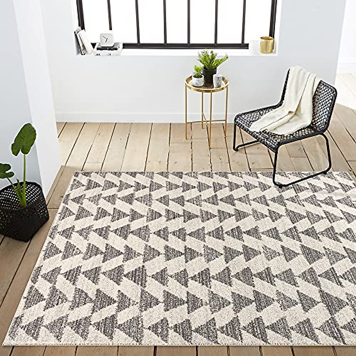 JONATHAN Y MOH206B-8 Aisha Moroccan Triangle Geometric Indoor Farmhouse Area-Rug Bohemian Minimalistic Easy-Cleaning Bedroom Kitchen Living Room Non Shedding, 8 X 10, Cream,Gray