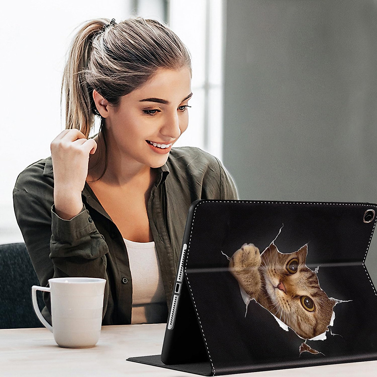 Case for iPad 9th / 8th / 7th Generation (2021/2020/2019) 10.2 inch/iPad Air 10.5" 2019 / iPad Pro 10.5", Leather Smart Cover with Auto Wake/Sleep, Funny Cat