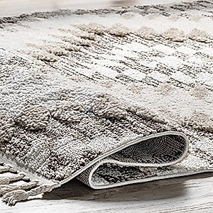 nuLOOM Adelade Aztec High Low Shaggy Tassel Area Rug, 8' 10" x 12', Beige