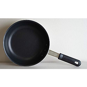 Carlisle FoodService Products 60907XRS Scratch-Resistant Aluminum Non-Stick Fry Pan With Removable Silicone Sleeve, 7