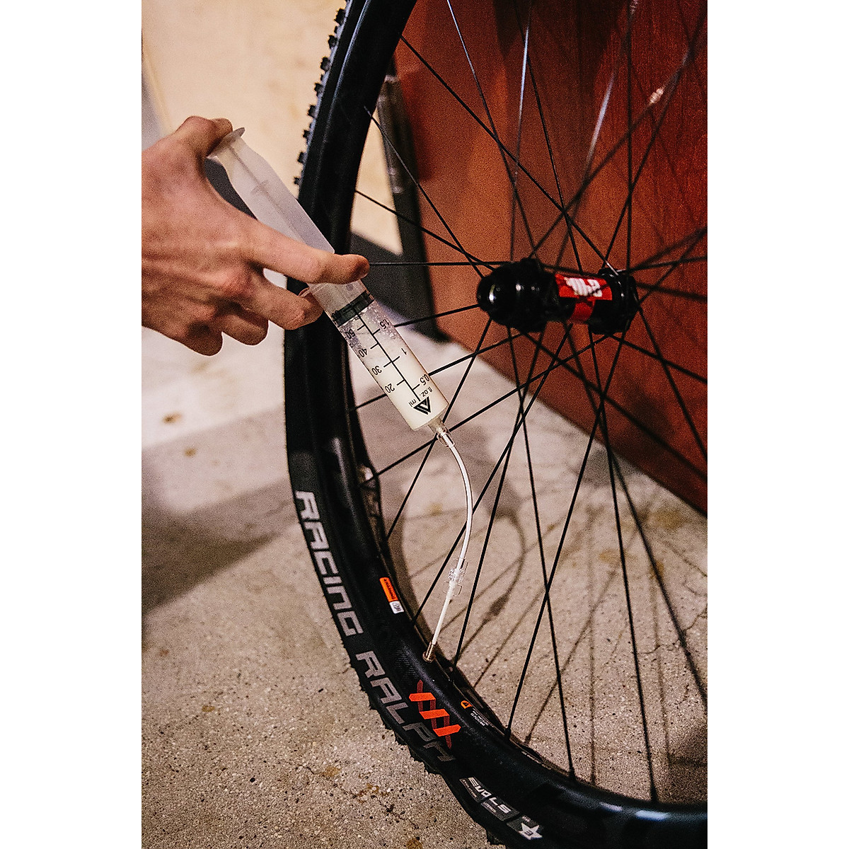 KOM Cycling Tubeless Sealant Injector Syringe and Presta Valve Core Removal Tool Designed for Stans No Tubes sealant and Other sealants