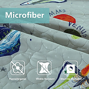 3 Pieces Kid's Galaxy Outer Space Adventure Bedspread Coverlet Set Twin Size with Pillowcases, Planets Rockets Printed Quilt Set for Boys Girls Children Lightweight Bedding Sets (Twin, Gray Universe)