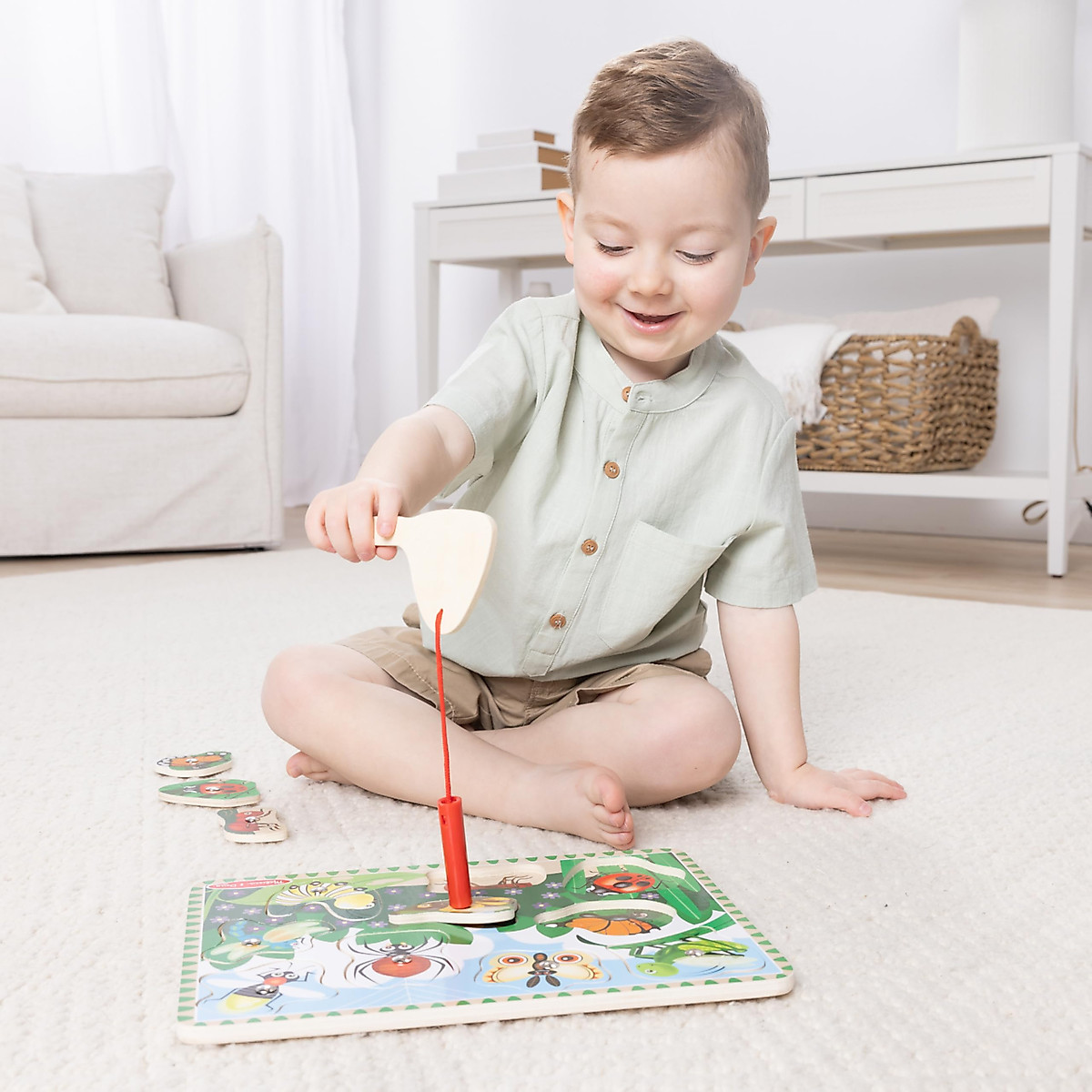 Melissa & Doug Magnetic Wooden Bug-Catching Puzzle Game (10 pcs)