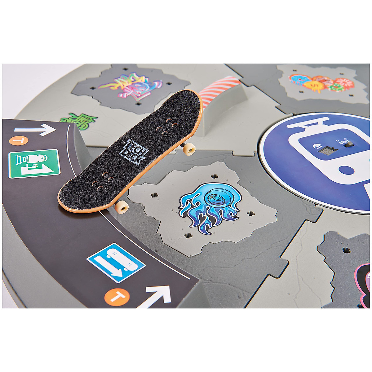 TECH DECK, Shredline 360 Motorized Skate Park, X-Connect Creator, Customizable and Buildable Turntable Ramp Set with Exclusive Fingerboard, Kids Toy for Boys and Girls Ages 6 and up