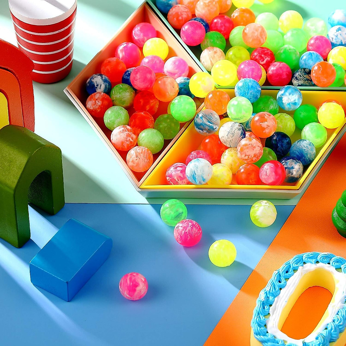 Sumind 500 Pcs Small Bouncy Balls in Bulk Rubber High Bouncing Balls Mini Bouncy for Birthday Party Favors Gift Game Prizes Vending Machines Fillers Outdoor Activities(0.98 Inch)