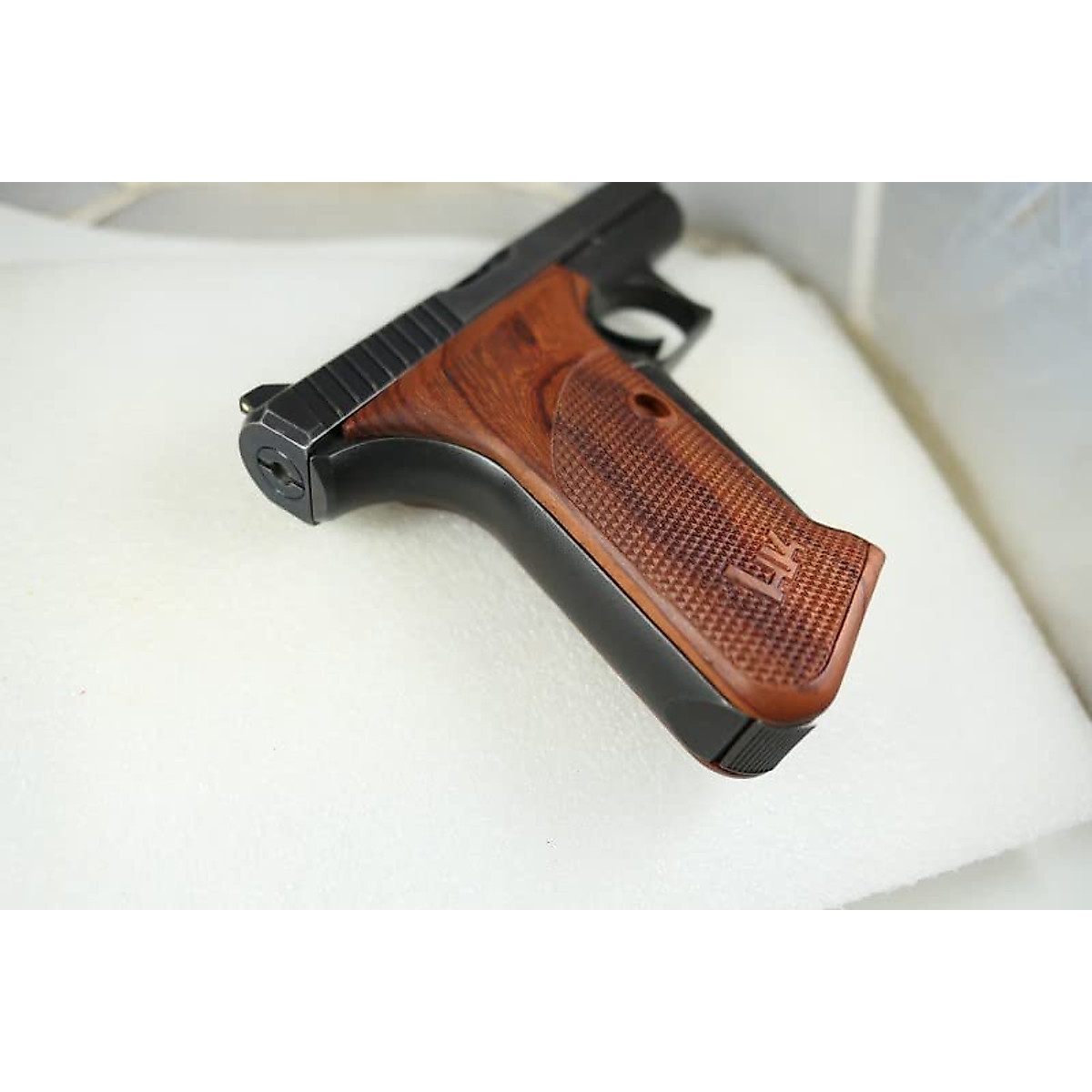 Handgun Grip for a Heckler & Koch (H&K) P7, P7M8 handgun