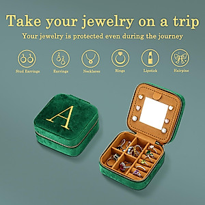 Parima Aunt Gifts - Auntie & Birthday Gifts for Aunt, Plush Velvet Emerald-Green Jewelry Box Travel Case - Letter V, Green