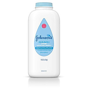 Johnson's Baby Powder, Naturally Derived Cornstarch with Aloe & Vitamin E for Delicate Skin, Hypoallergenic and Free of Parabens, Phthalates, and Dyes for Gentle Baby Skin Care, 15 oz