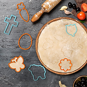 Cookie Decorating Supplies Kit,with 14pcs Cookie Cutter,Silicone Mold,Carrot Transparent Cone Cello Bags,Mini Paper Buckets and Egg Chocolate Mold for Beginners and Decorator