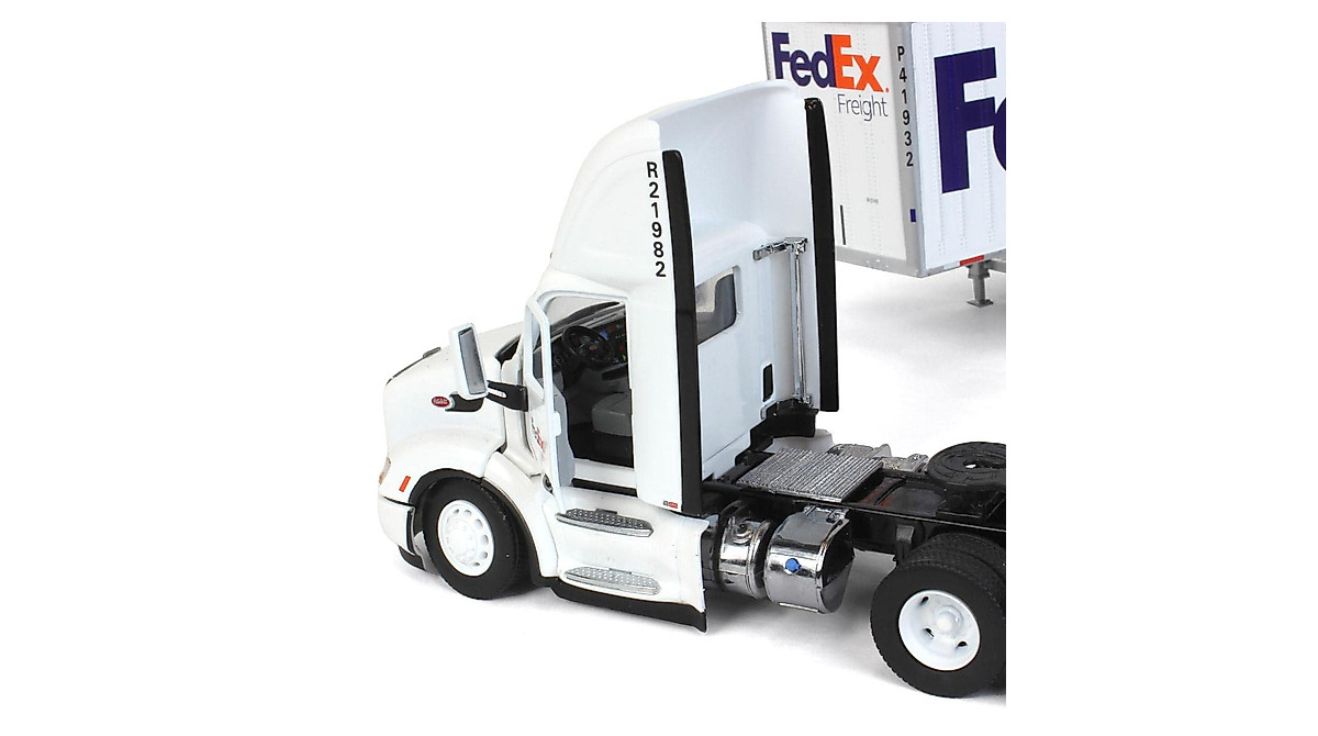 FedEx Peterbilt 579 Day Cab with 2 Trailers - 1/50 Scale