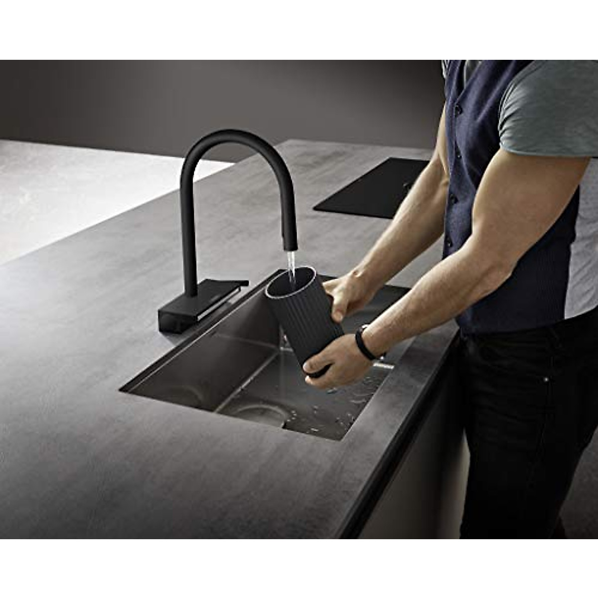 hansgrohe Aquno Select Black High Arc Kitchen Faucet, Kitchen Faucets with Pull Down Sprayer, Faucet for Kitchen Sink, Magnetic Docking Spray Head, Matte Black 73837671